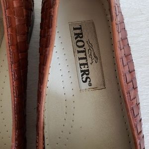 Trotters | Shoes | Trotters Liz Woven Leather Loafers 85n | Poshmark